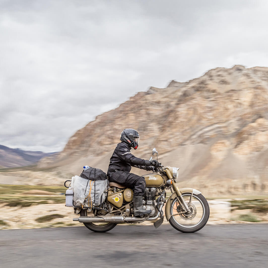 Royal Enfield Classic Desert Storm | Colors | Specifications | Gallery ...