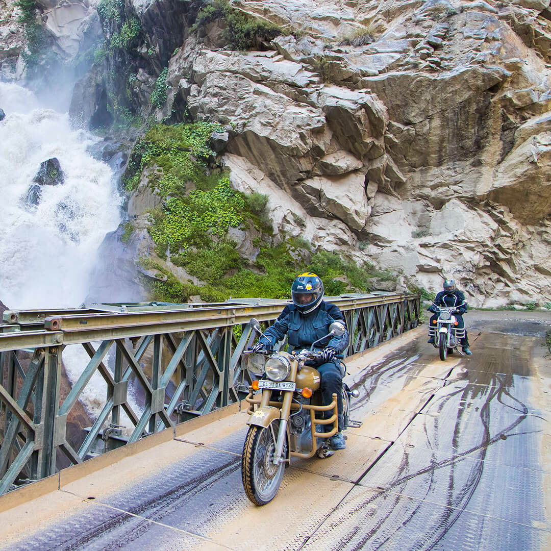 Royal Enfield Classic Desert Storm | Colors | Specifications | Gallery ...